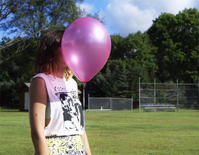 O synthpop Little Daylight vive a vida louca juvenil no clipe de "My ...