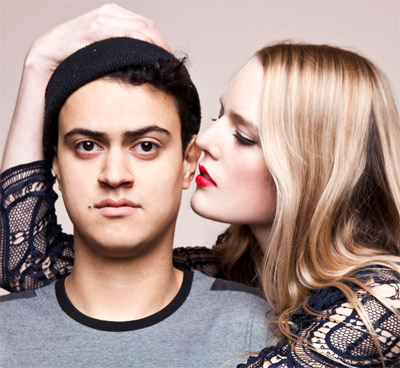 A casa do Prince Innocence ganha vida no videoclipe de "Golden Hour"