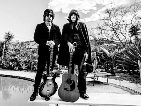 The Olms, projeto eclético de Pete Yorn e J.D. King, lança disco de ...